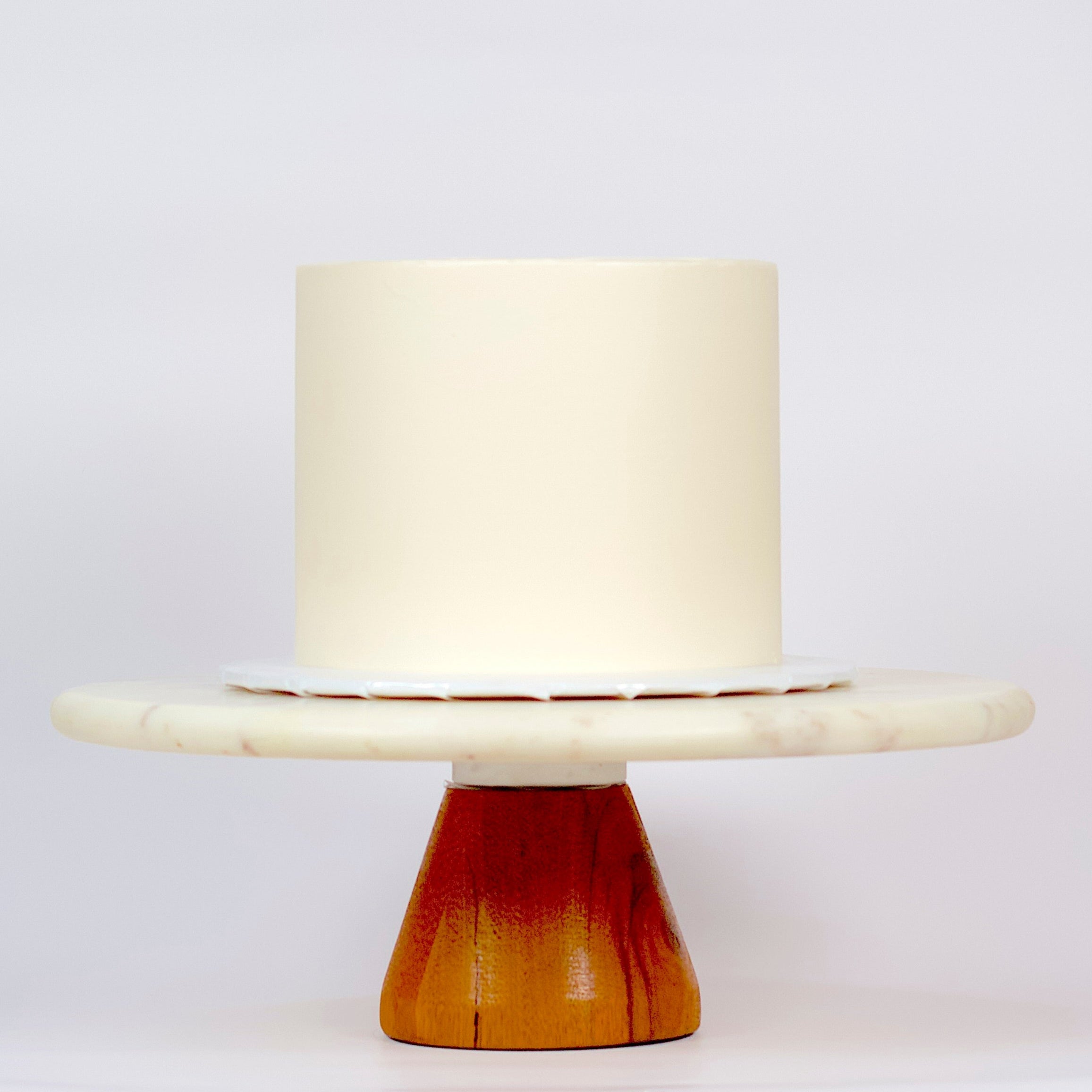 Monochromatic Cake – Made by Hand Cakes