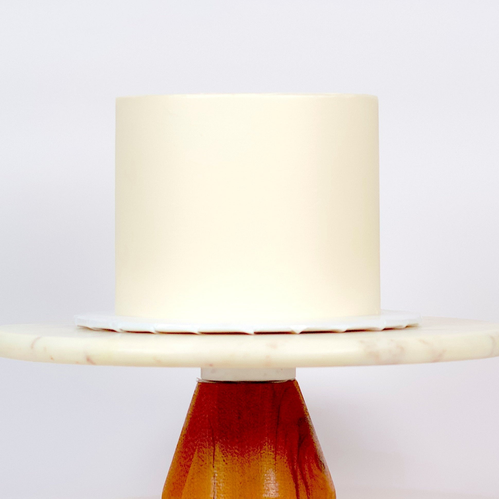 Monochromatic Cake – Made by Hand Cakes